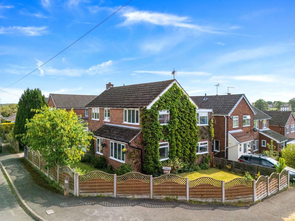 Crookes Avenue, Mansfield NG19 3 bed detached house - £270,000
