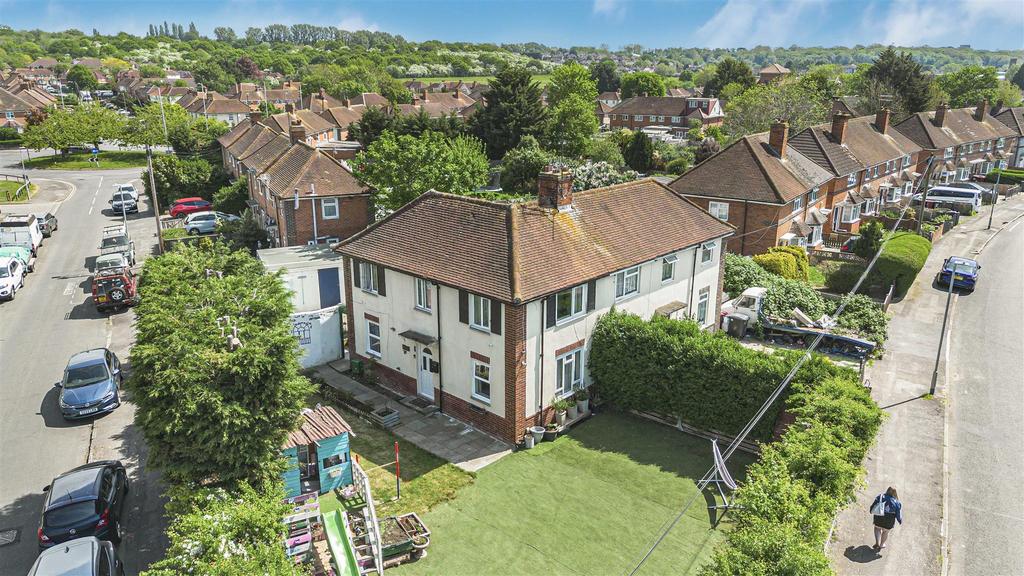 Honiton Road, Reading 3 bed semi-detached house - £385,000