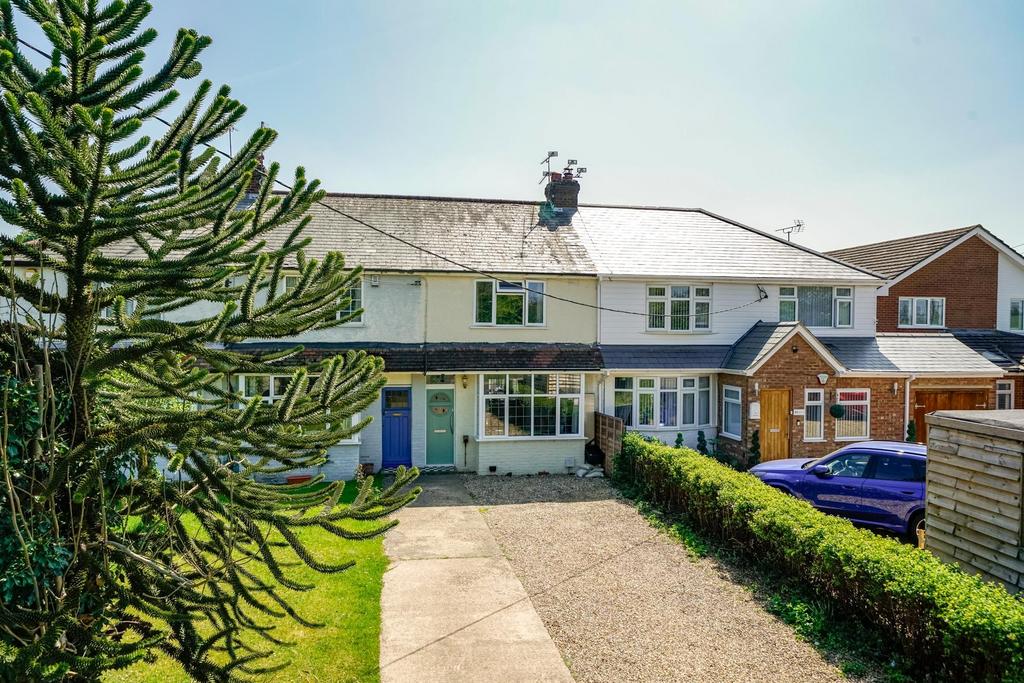 Dunstable Road, Caddington, LU1 2 bed terraced house for sale - £350,000