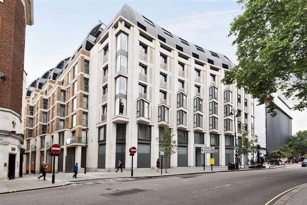 Strand, London WC2R Studio to rent - £4,000 pcm (£923 pw)