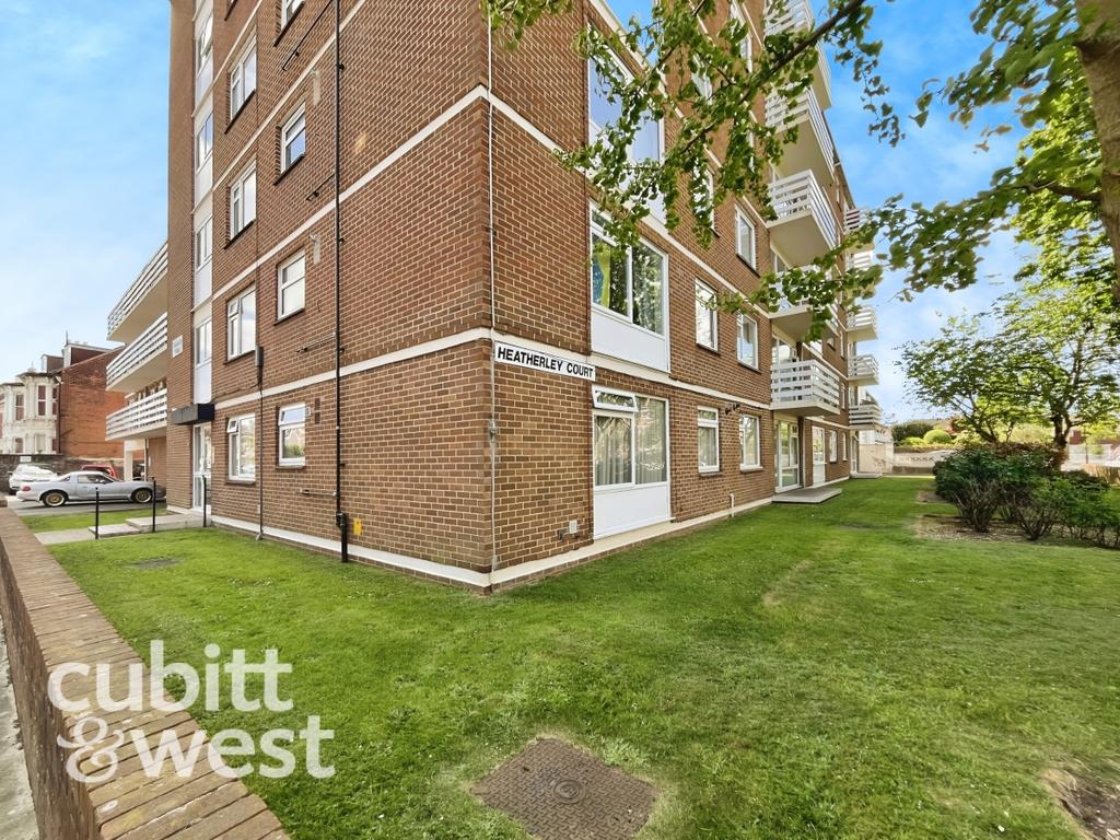 28 Outram Road Southsea PO5 2 bed apartment - £1,300 pcm (£300 pw)