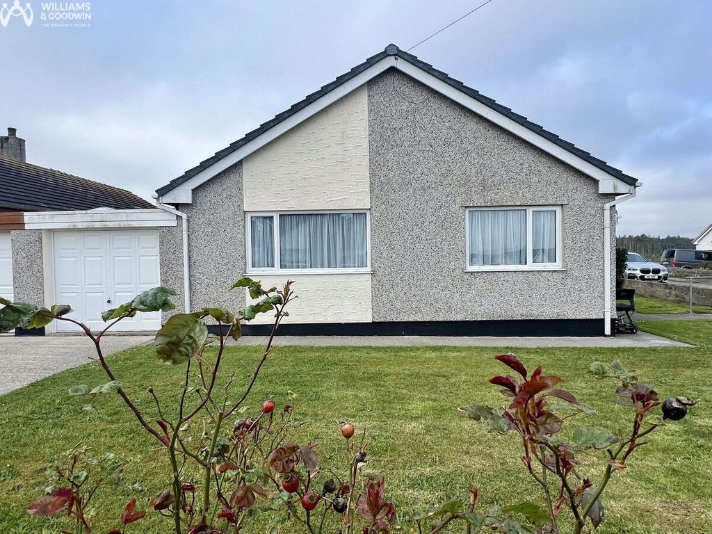 Tyn y Cae, Newborough, LL61 3 bed bungalow for sale - £320,000