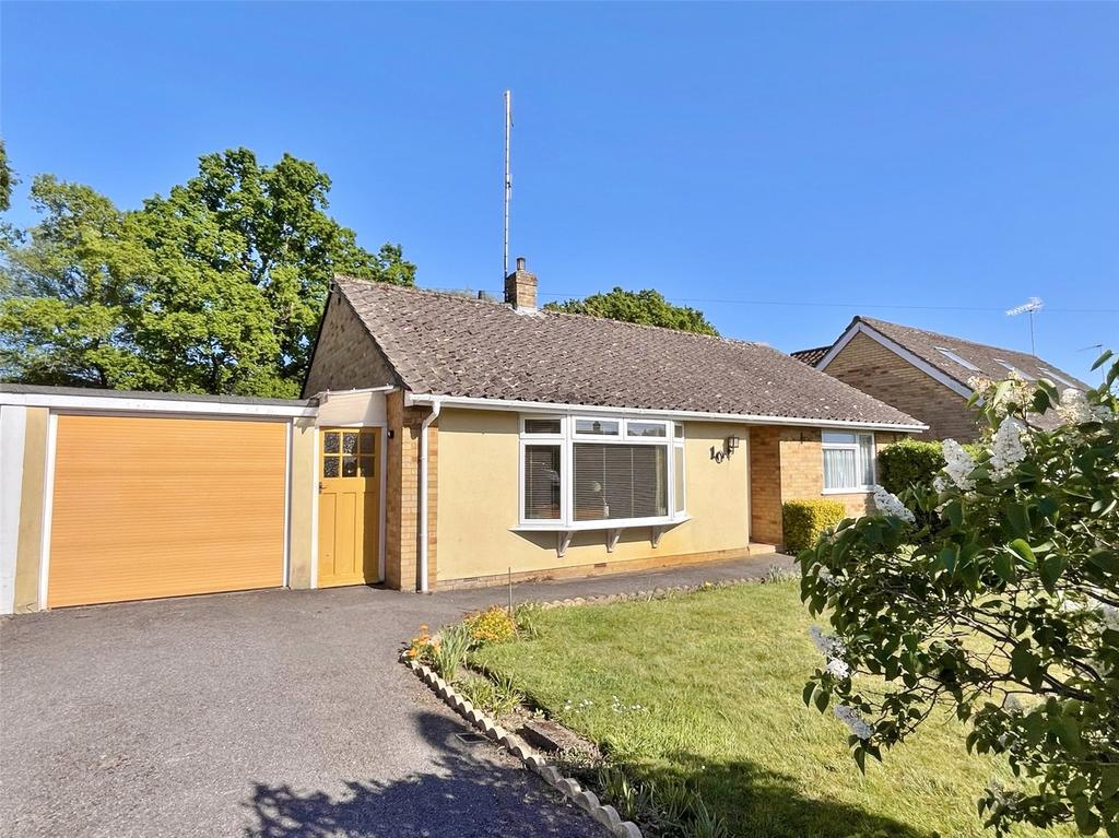 Owls Road, Verwood, Dorset, BH31 3 bed bungalow - £350,000
