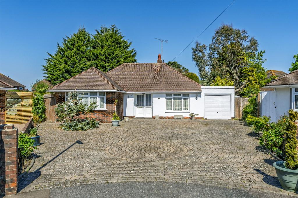 Woodlands Close, Rustington... 2 bed bungalow for sale - £500,000
