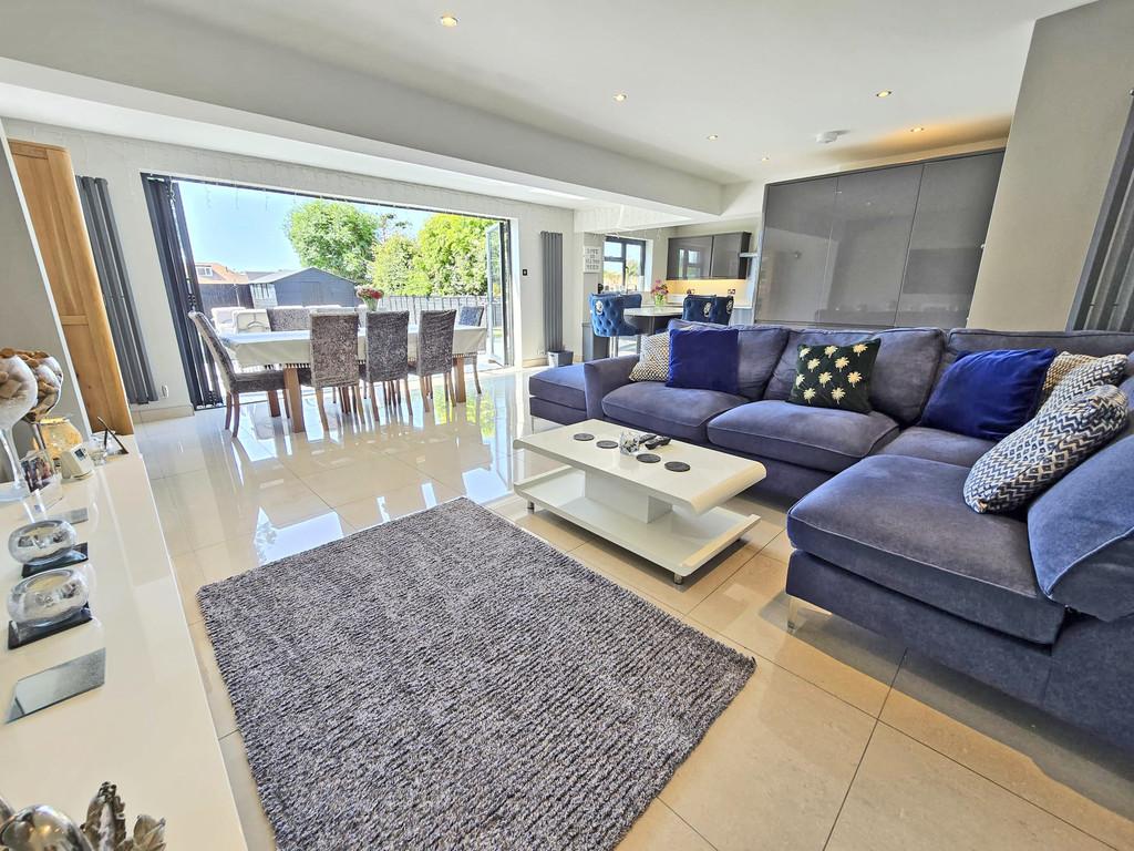 The Crescent, West Sussex BN42 5 bed semi-detached house for sale - £ ...