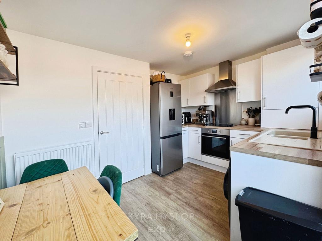 Exeter EX1 3 bed townhouse - £300,000