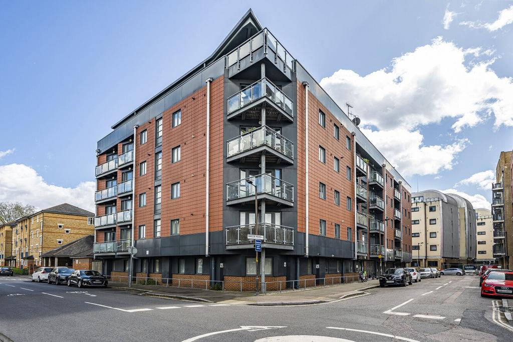 Varcoe Road, Bermondsey, London, SE16 2 bed flat for sale - £450,000