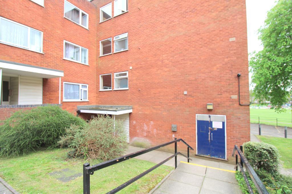 Arden Place, High Town, Luton, LU2 7YE 3 bed apartment - £200,000