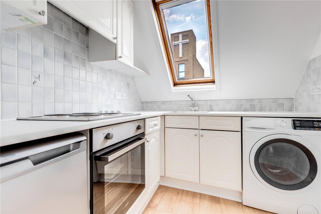 Whitfield Court, Wimbledon, SW20 1 bed apartment - £1,600 pcm (£369 pw)
