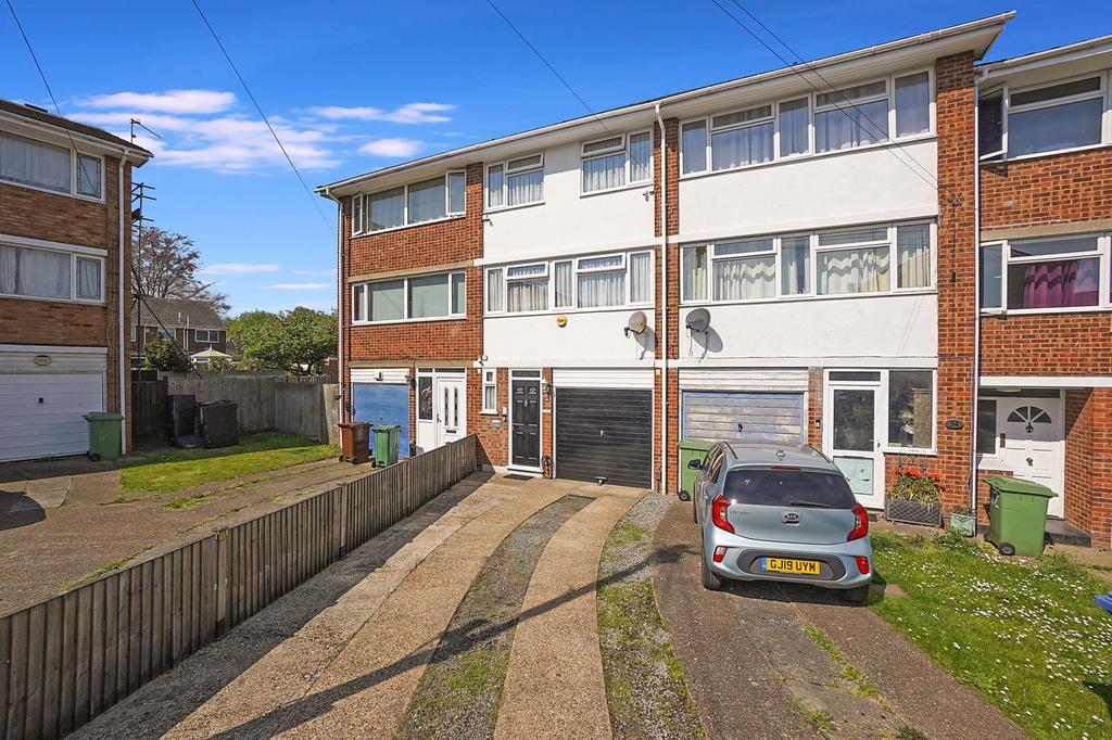 Millfield, Sittingbourne ME10 4 bed townhouse - £275,000