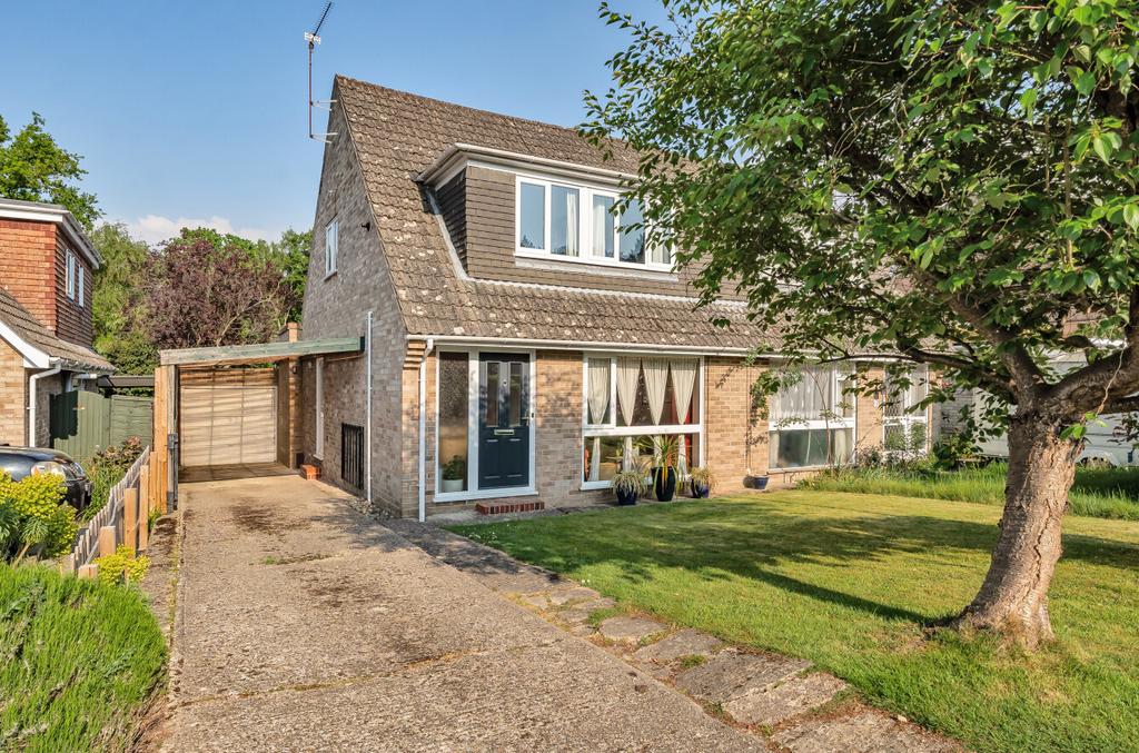 Foxcote, Wokingham RG40 3 bed semi-detached house for sale - £500,000