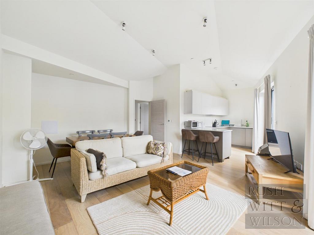Laser Lane, St Leonards-On-Sea 3 bed flat for sale - £340,000
