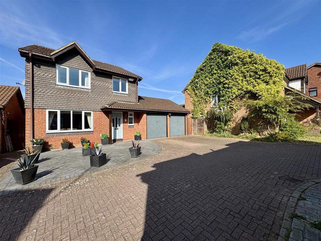 The Magpies, Luton, LU2 7XT 4 bed detached house for sale - £535,000