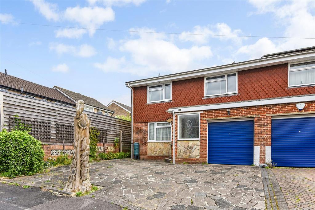 St. Hilda Avenue, Horndean 4 bed semi-detached house for sale - £350,000