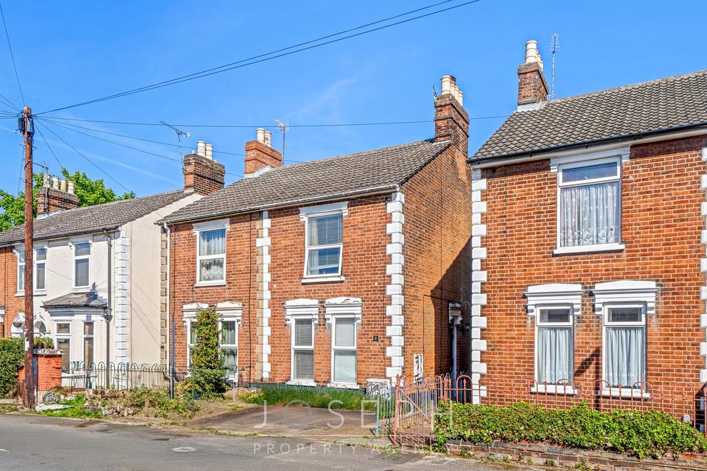 Salisbury Road, Ipswich, IP3 2 bed semi-detached house - £230,000