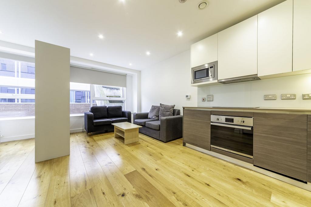 Lampton Road, Hounslow TW3 Studio - £1,300 pcm (£300 pw)