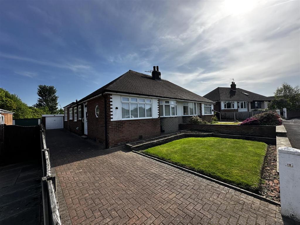 Moss Lea, Tarleton, Preston 3 bed semi-detached bungalow for sale - £ ...