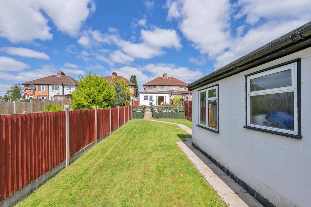 Long Elmes, Harrow, HA3 3 bed semi-detached house for sale - £574,950