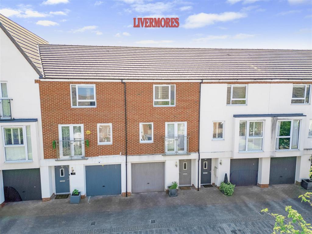 Alcock Crescent, Crayford, Dartford... 3 bed terraced house for sale - £425,000