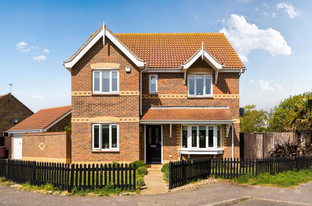 Lawrence Close, Selsey, PO20 4 bed detached house - £575,000