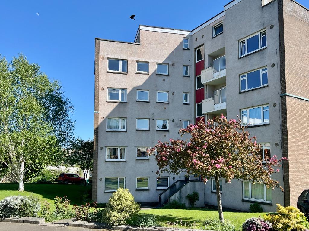 Falcon Court, Morningside, Edinburgh... 2 bed flat to rent - £1,800 pcm ...