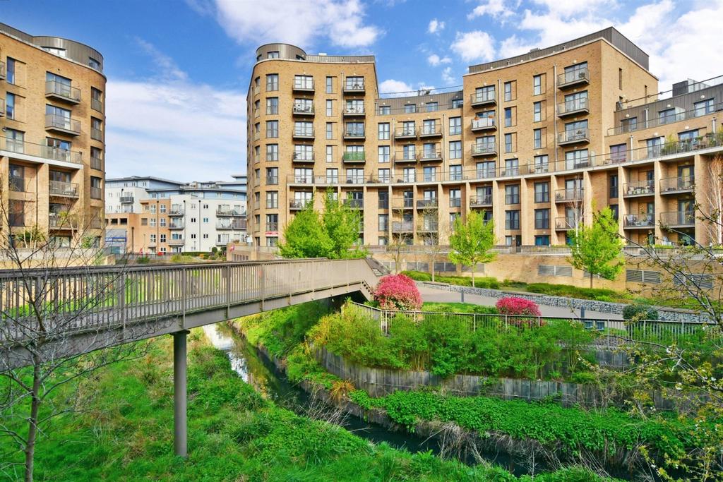 Whitestone Way CR0 4FG 2 bed apartment - £1,850 pcm (£427 pw)
