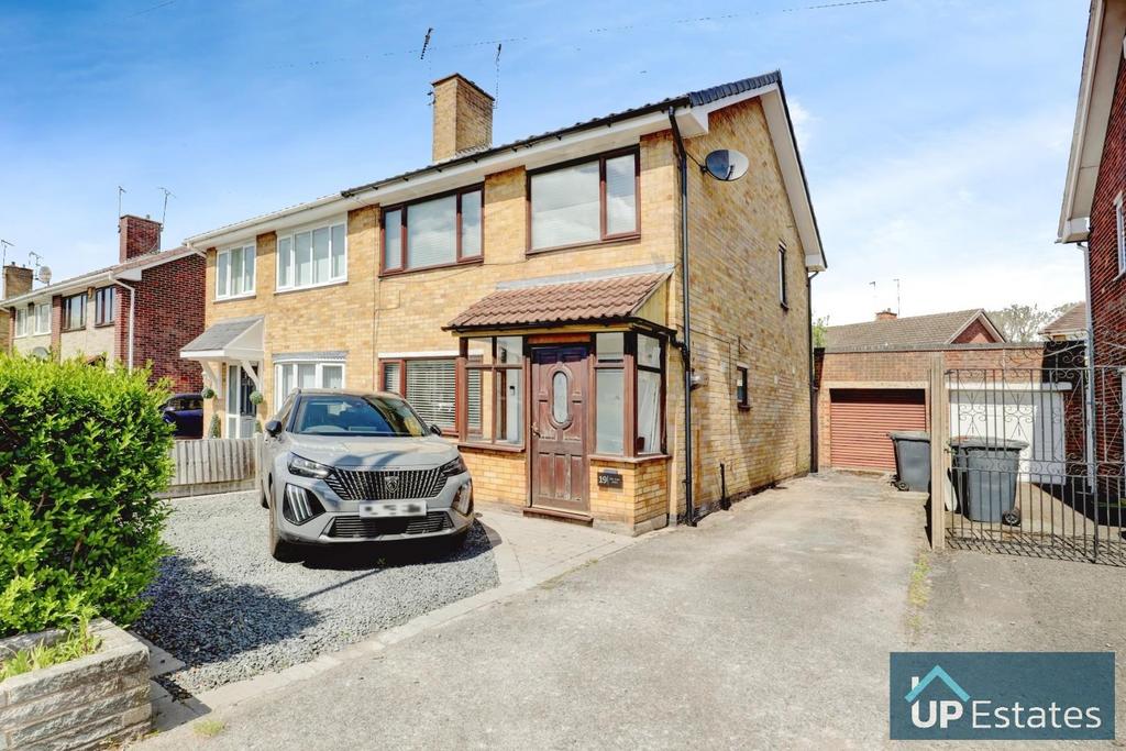 Rectory Drive, Exhall 3 bed semi-detached house - £270,000