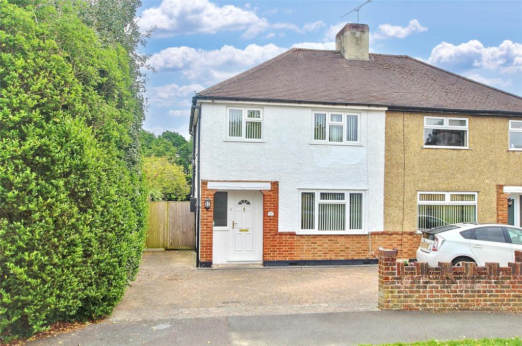 Copley Close, Surrey GU21 3 bed semi-detached house for sale - £500,000