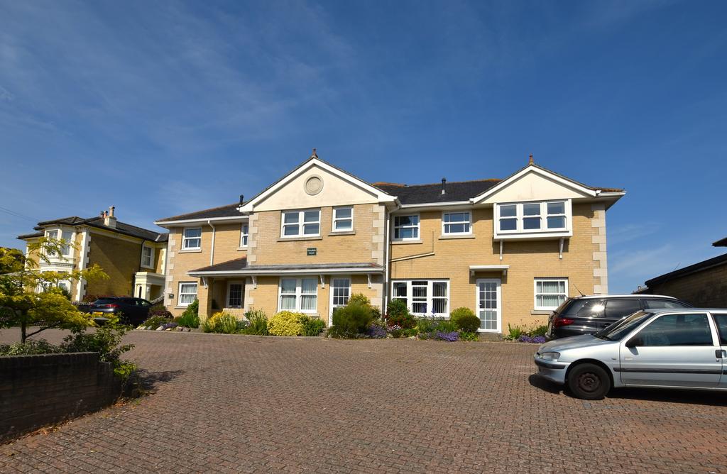 Ferndale Court, 15 Broadway, Sandown 2 bed apartment - £865 pcm (£200 pw)
