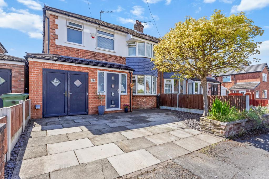 Fairbourne Drive, Timperley... 4 bed semi-detached house for sale - £ ...