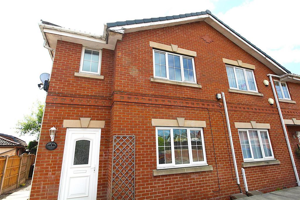 5 Alden Court, Albany Fold... 2 bed apartment - £800 pcm (£185 pw)