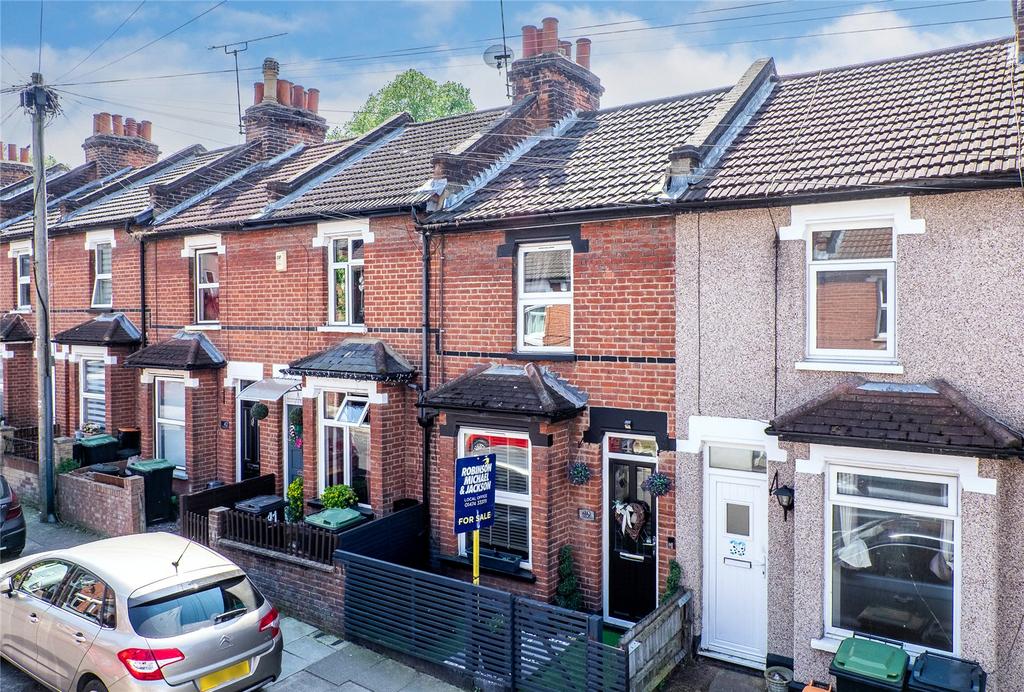 Wingfield Road, Gravesend, Kent, DA12 3 bed terraced house for sale - £280,000