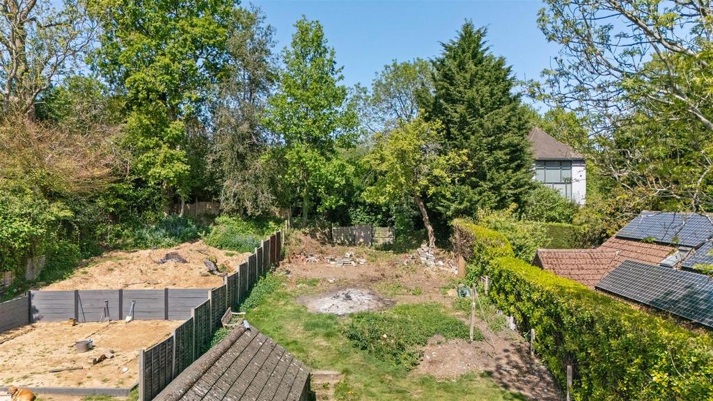 Tilmore Gardens, Petersfield 3 bed detached bungalow - £700,000