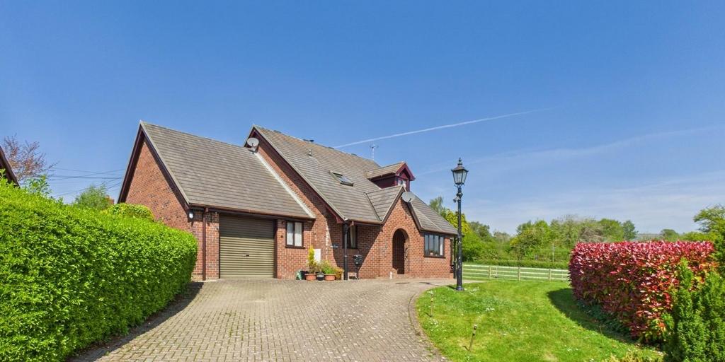 Ty Cwm Hudol, 2 Cae Eglwys... 3 bed detached house for sale - £375,000