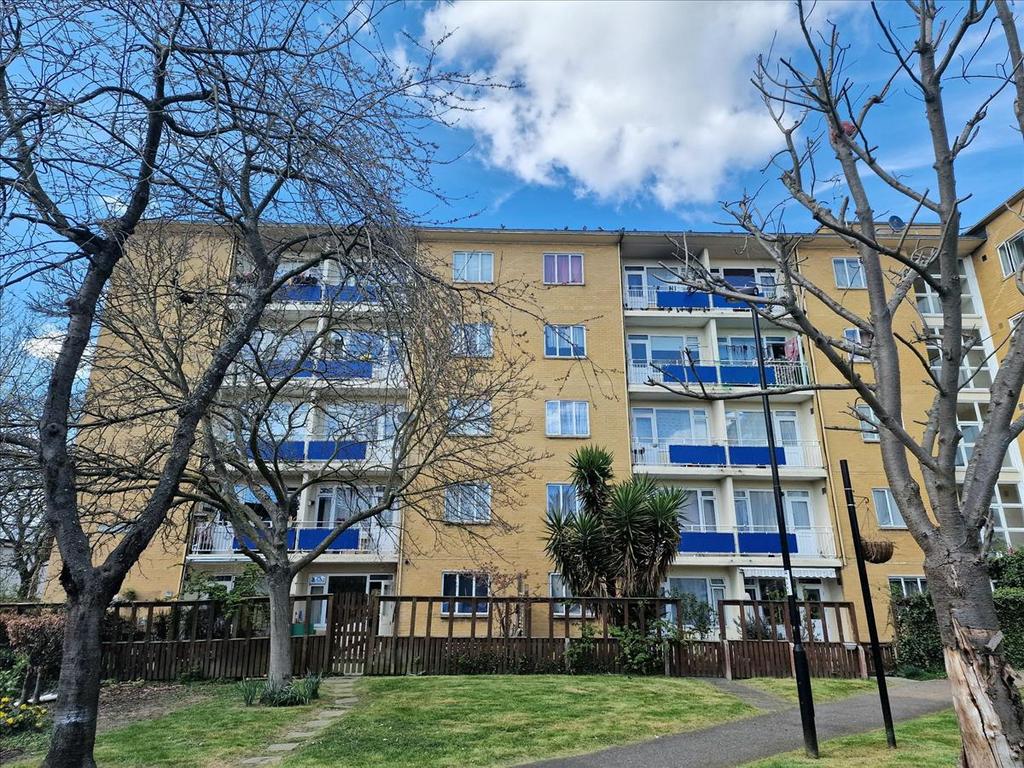 Passfields, Bromley Road, London, SE6 1 bed flat for sale - £235,000