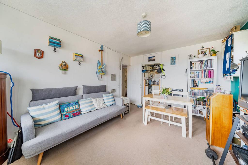 Comber Grove, Camberwell, London, SE5 2 bed flat for sale - £375,000