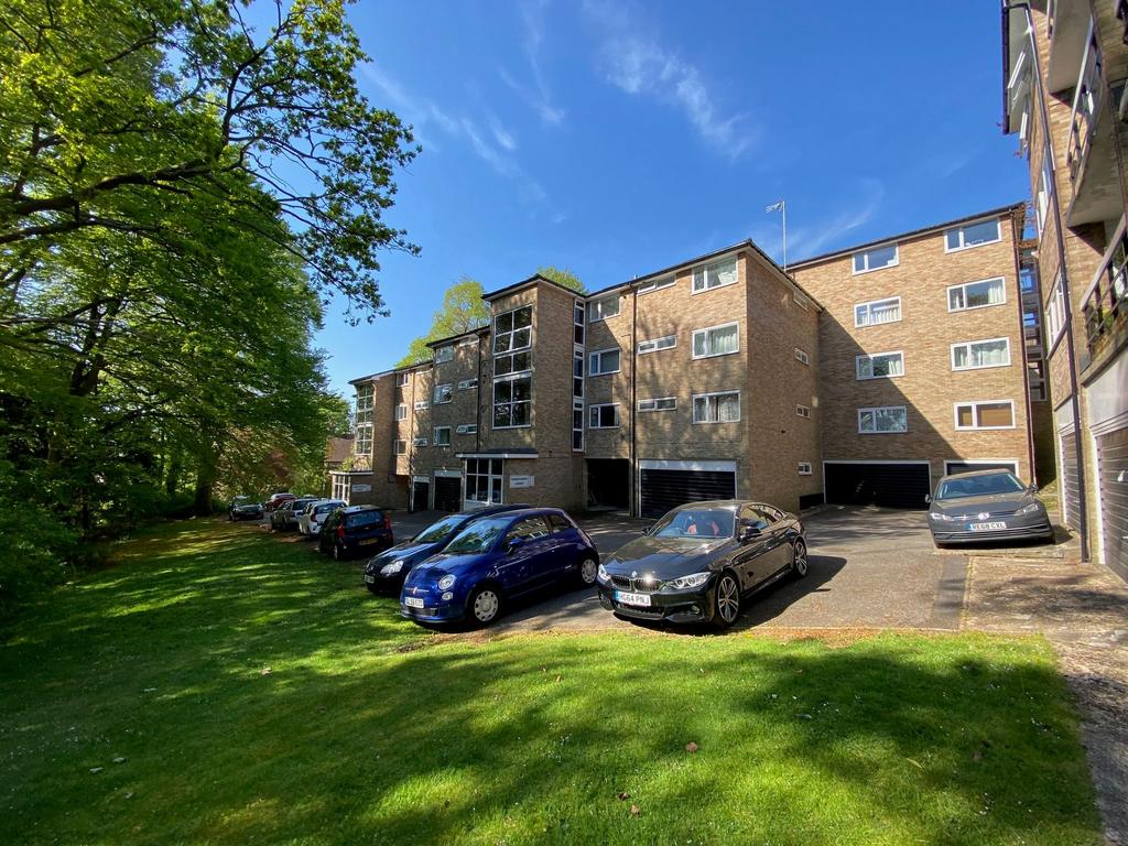 Northlands Drive, Farringdon Court... 2 bed flat - £1,250 pcm (£288 pw)