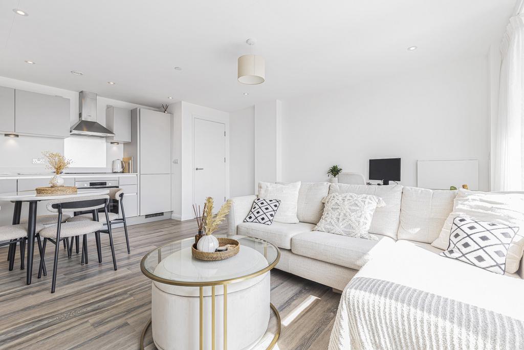 Miheer House, London, SE25 1 bed flat for sale - £325,000