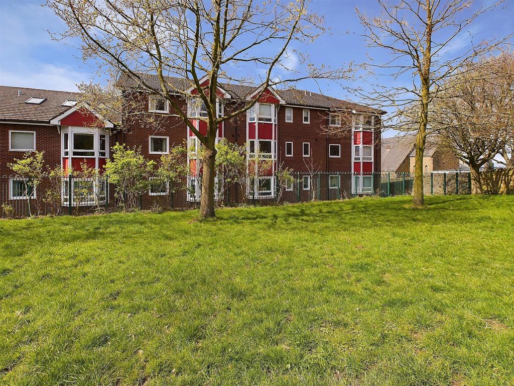 Engine Lane, Gateshead NE9 2 bed flat - £57,750