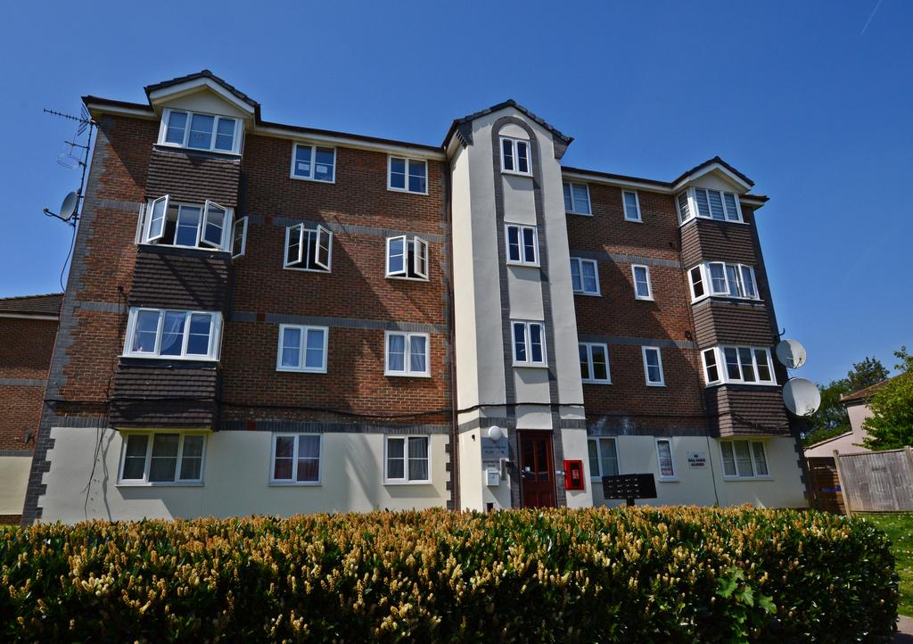 30 Scotland Green Road, Enfield EN3 2 bed flat to rent - £1,700 pcm (£ ...