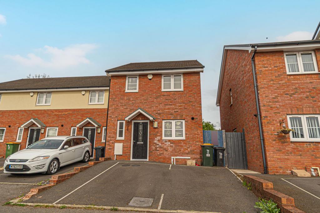 Frobisher Road, Newport, NP19 3 bed terraced house for sale - £220,000