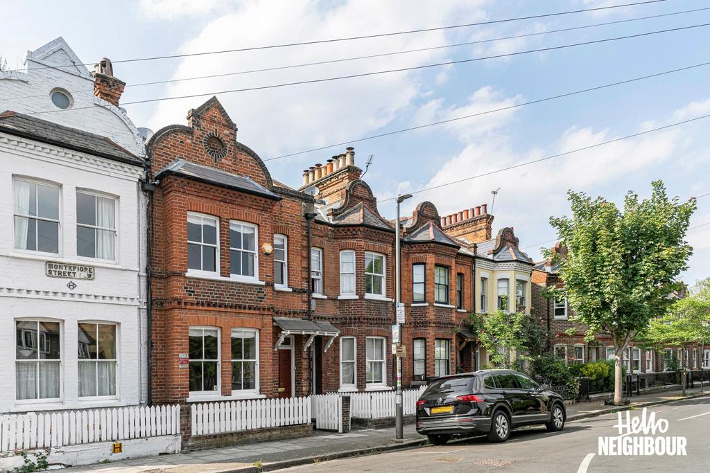 Montefiore Street, London, SW8 2 bed terraced house - £2,600 pcm (£600 pw)