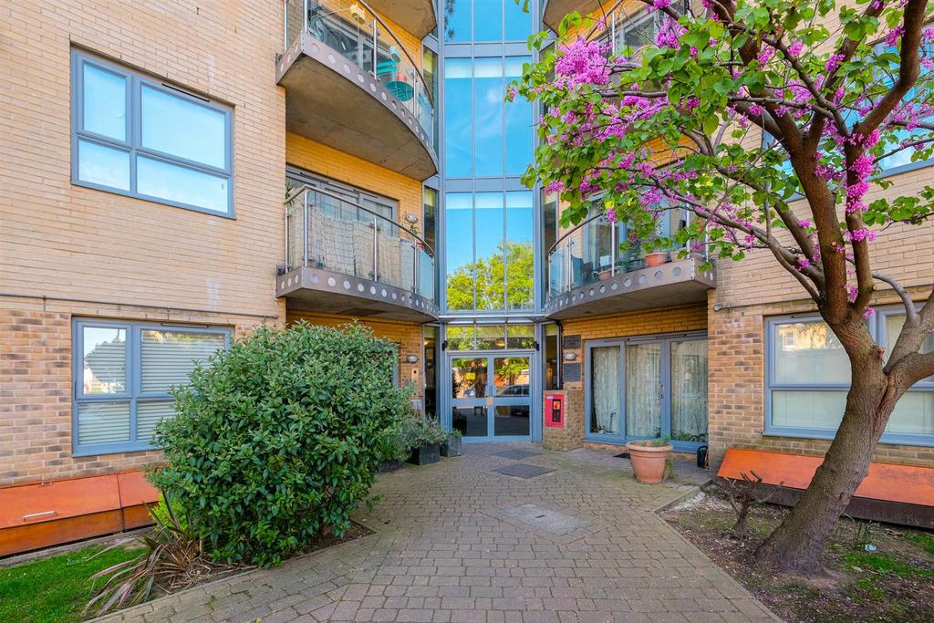Thomas Jacomb Place, Walthamstow 2 bed flat - £425,000