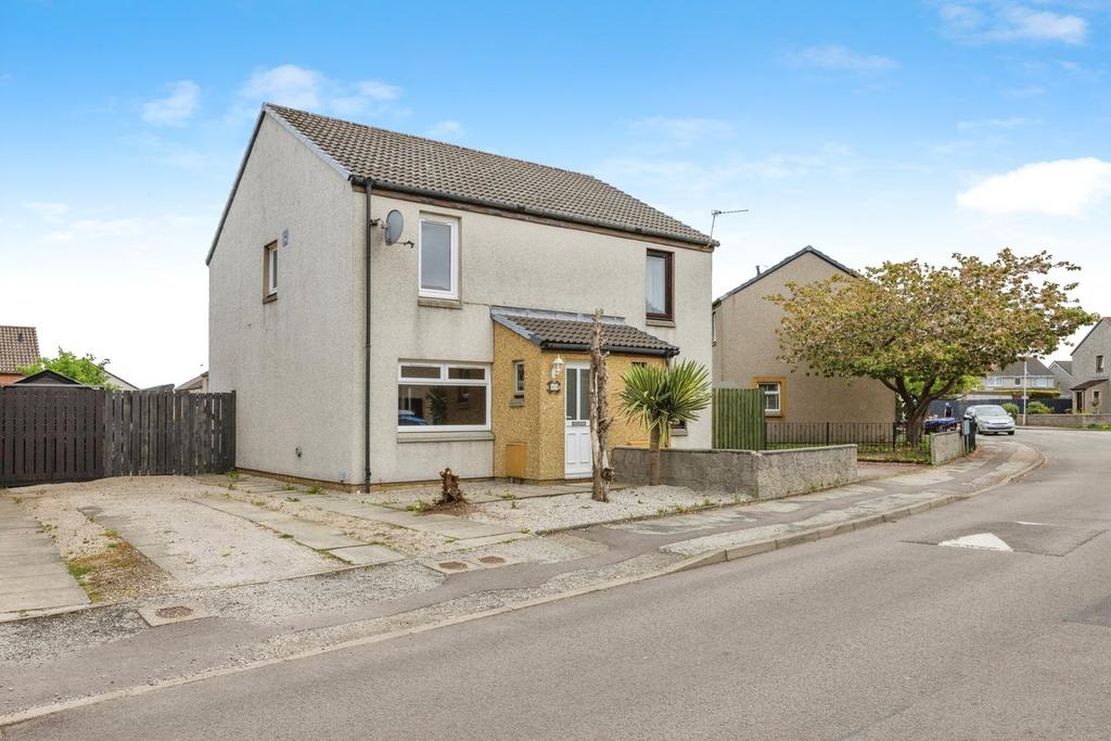 Lee Crescent North, Aberdeen AB22 2 bed semi-detached house - £125,000