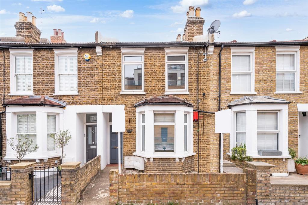 Palmerston Road, London SW19 2 bed flat - £2,100 pcm (£485 pw)