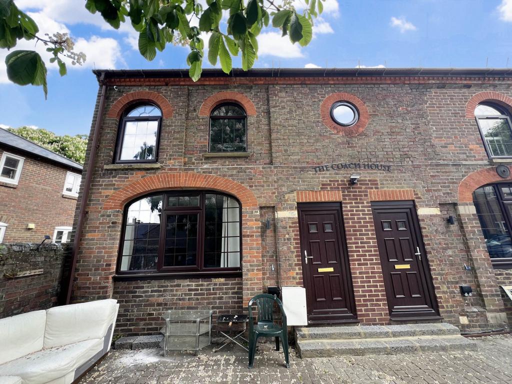High Street South, Dunstable LU6 2 bed semi-detached house to rent - £ ...