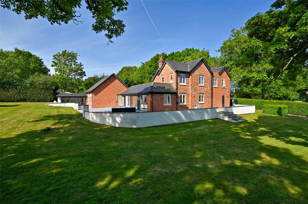 Newbury Road, Headley, Thatcham... 5 bed detached house to rent - £ ...