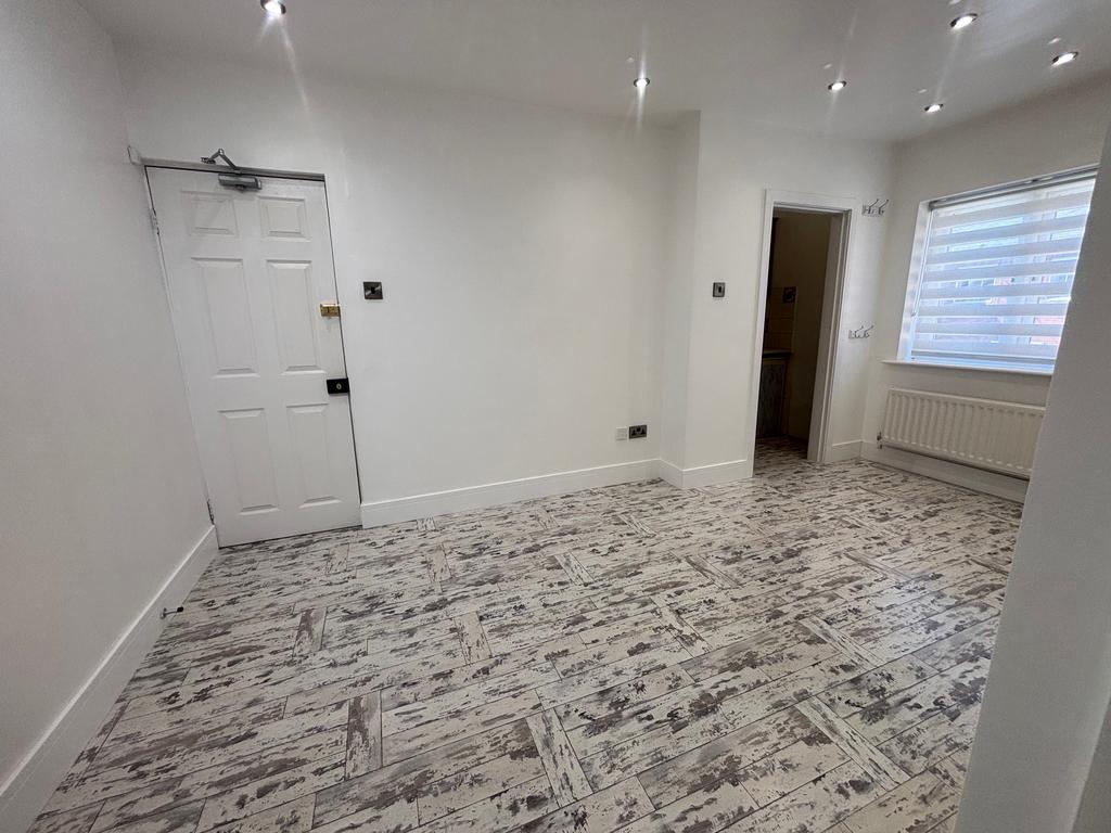Crown St, Stone, ST15 1 bed flat to rent - £560 pcm (£129 pw)