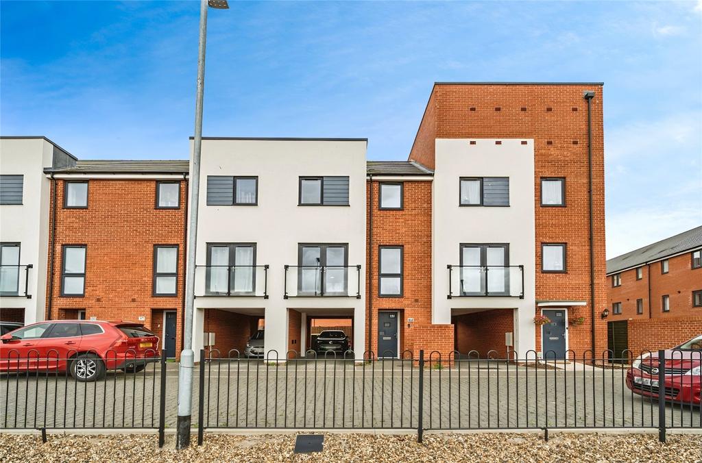 Washington Close, Ipswich, Suffolk 3 bed townhouse for sale - £250,000