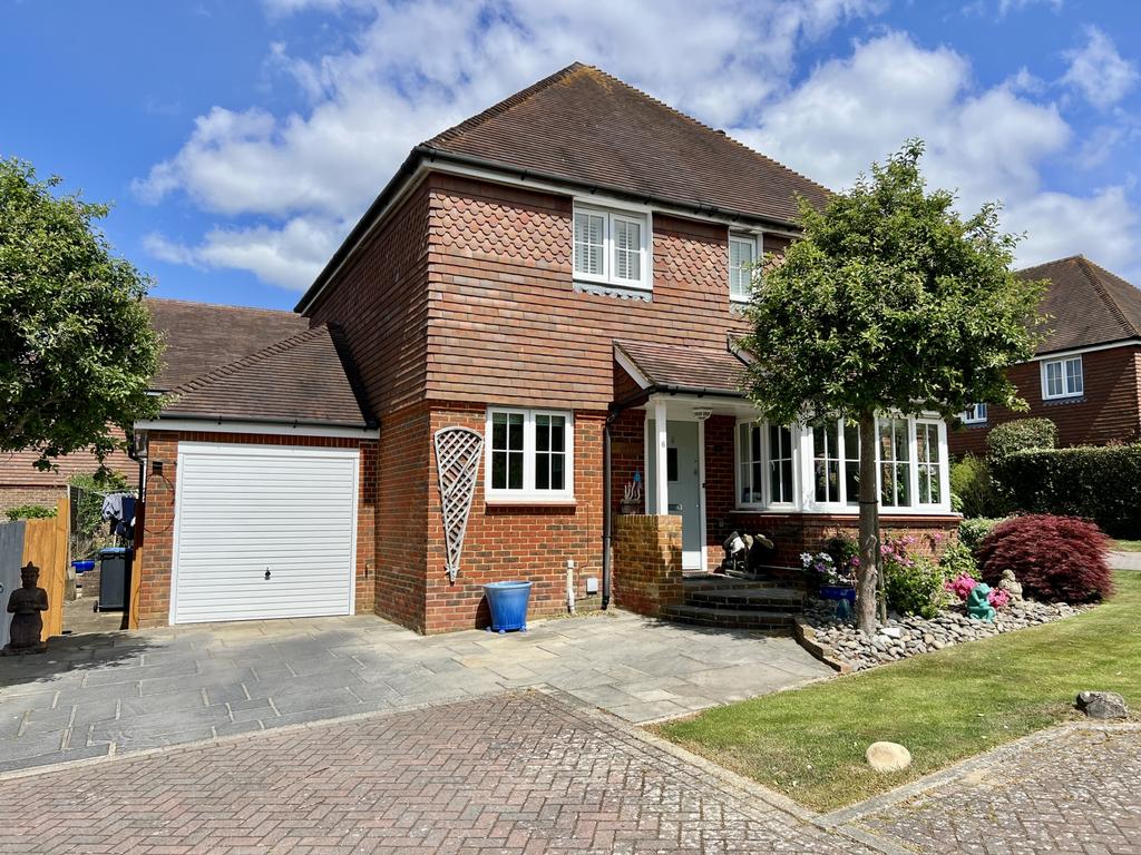 Roundway, Haywards Heath, RH16 4 bed house - £610,000